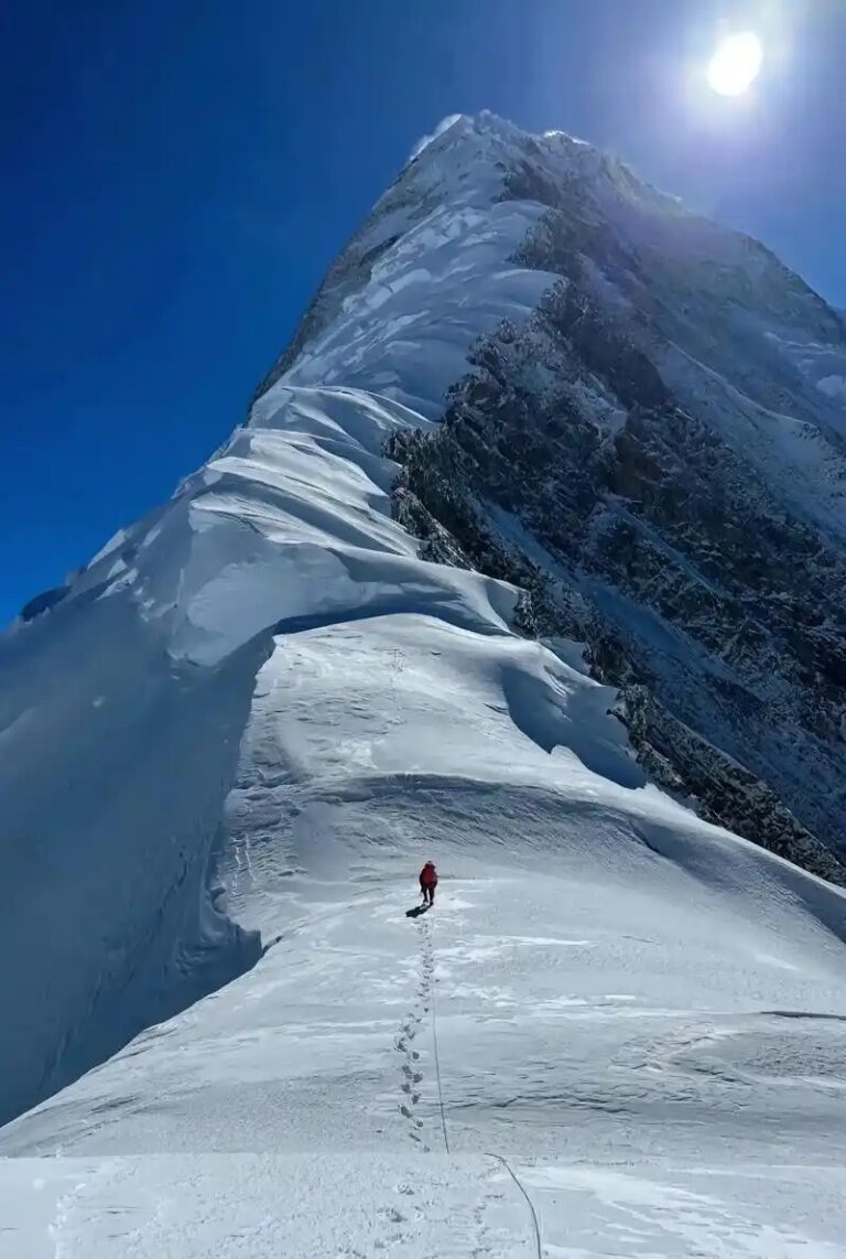 The Ultimate Guide to Traveling to Mount Everest: How to Visit the World’s Highest Peak - ZCH